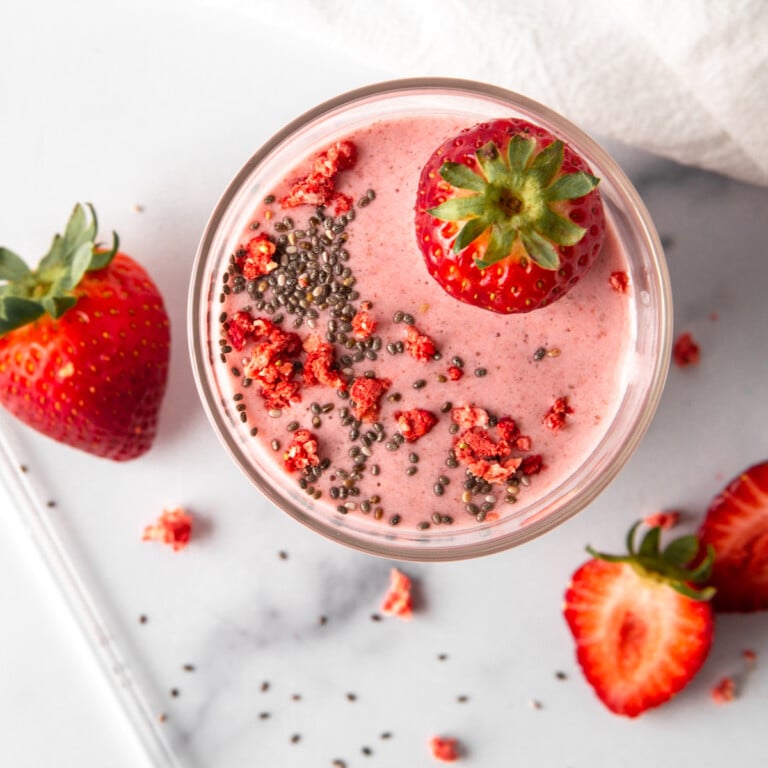 Strawberry Collagen Smoothie Recipe with Chia Seeds - proteincakery.com