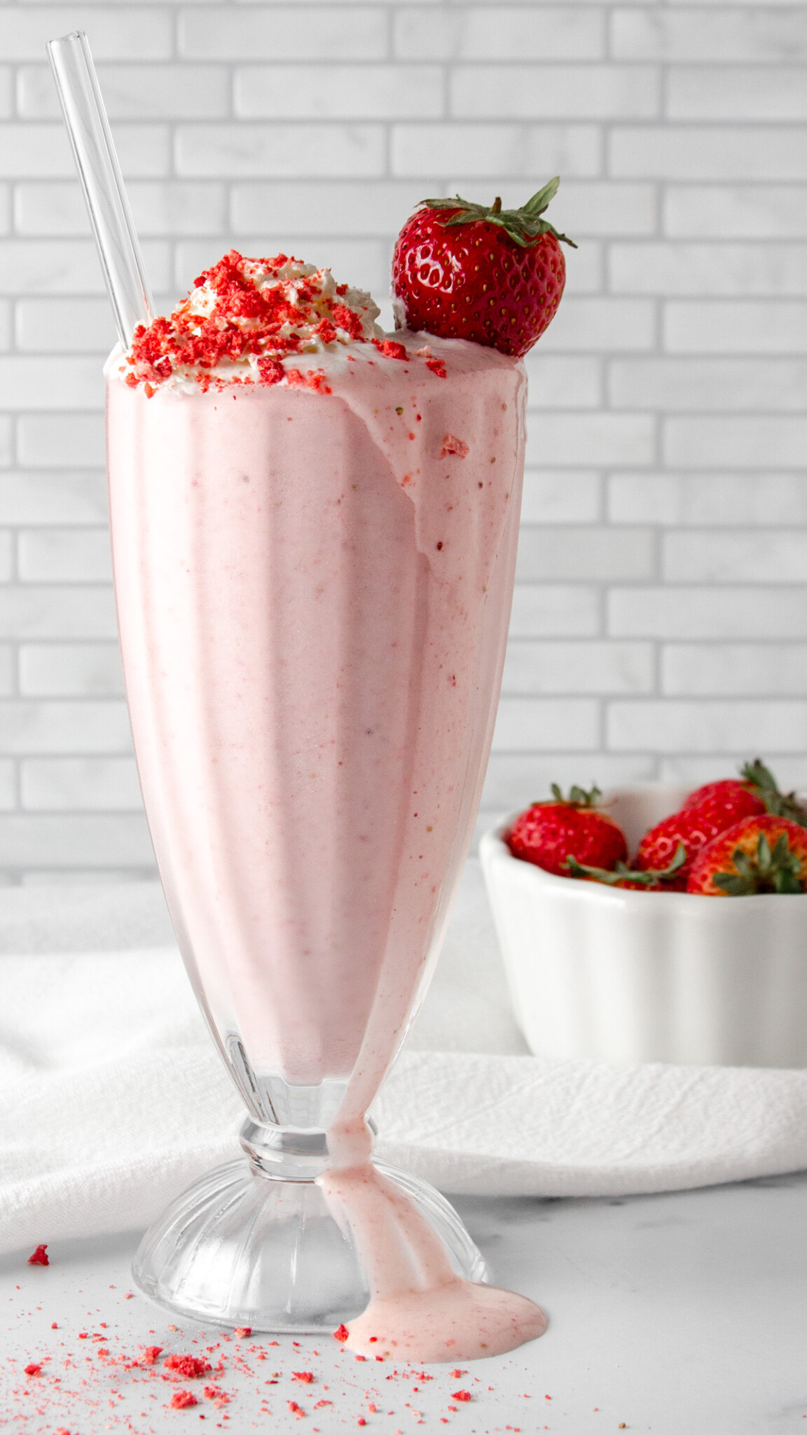 Strawberry Protein Shake (4 Simple Ingredients) - proteincakery.com